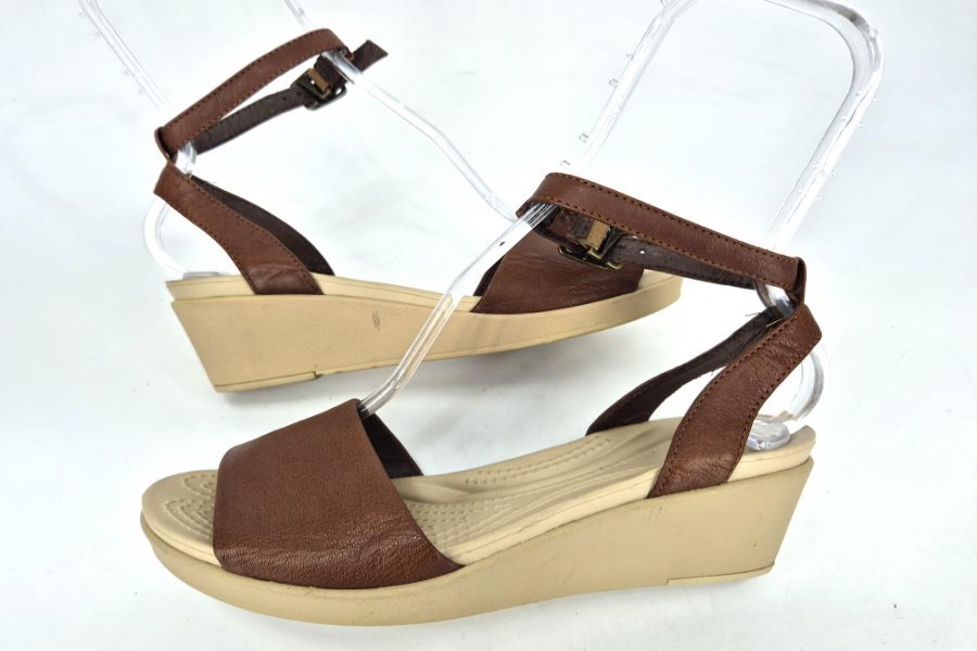 크록스 레이안 앵클스트랩 레더 Hazelnut 204732-28G 컴포트 캐주얼 샌들(W6/230±5mm)